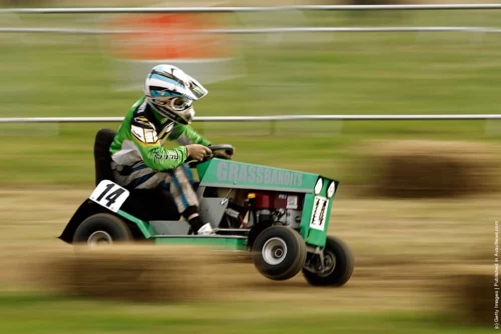 Lawn Mower Endurance Race GagDaily News Lawn Mower Endurance Race GagDaily News